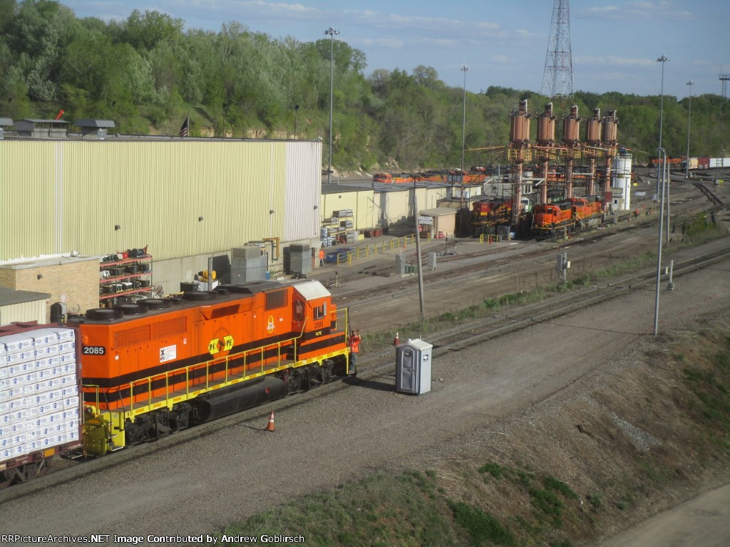 RCPE 2085, KCS 4009, BNSF 2605 + 7741